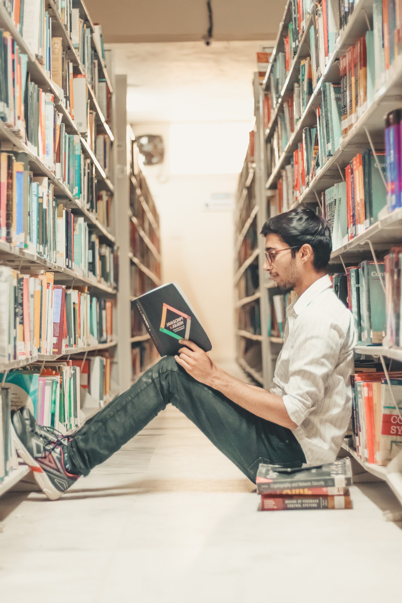 41 Best Sites for College Textbooks to Make the Money (2022)