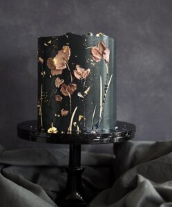 35 Stunning Black Cakes That Will Take Your Breath Away