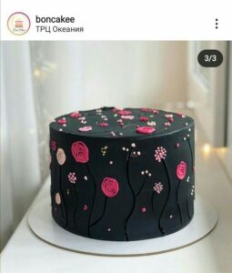 35 Stunning Black Cakes That Will Take Your Breath Away