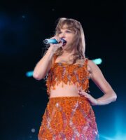 22 Gorgeous Taylor Swift Costume Ideas for Halloween ... Ready For It?