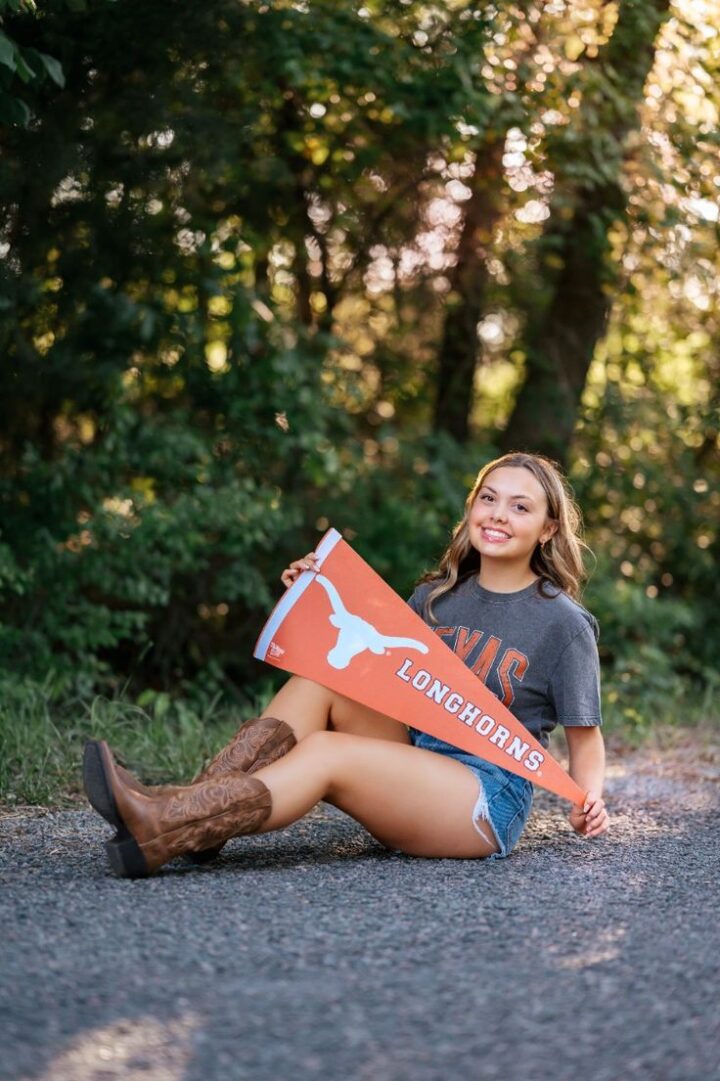 39+ Gorgeous Senior Picture Ideas Your Teen Will Actually Be Into